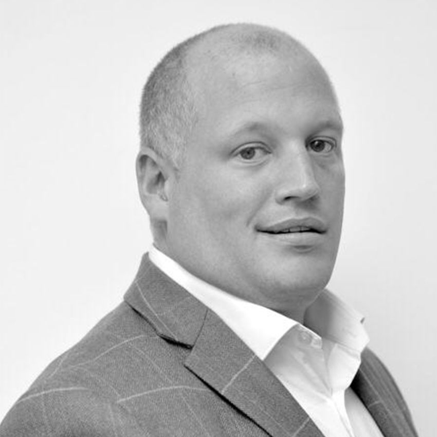 Briton Simon Hooper charged with fraud – 4 years after being exposed by ...